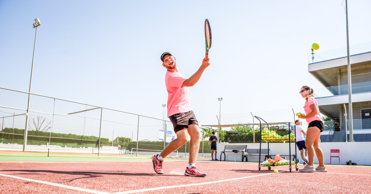 Tennis Coach - Level 2 - Summer 2026 - Neilson Holidays