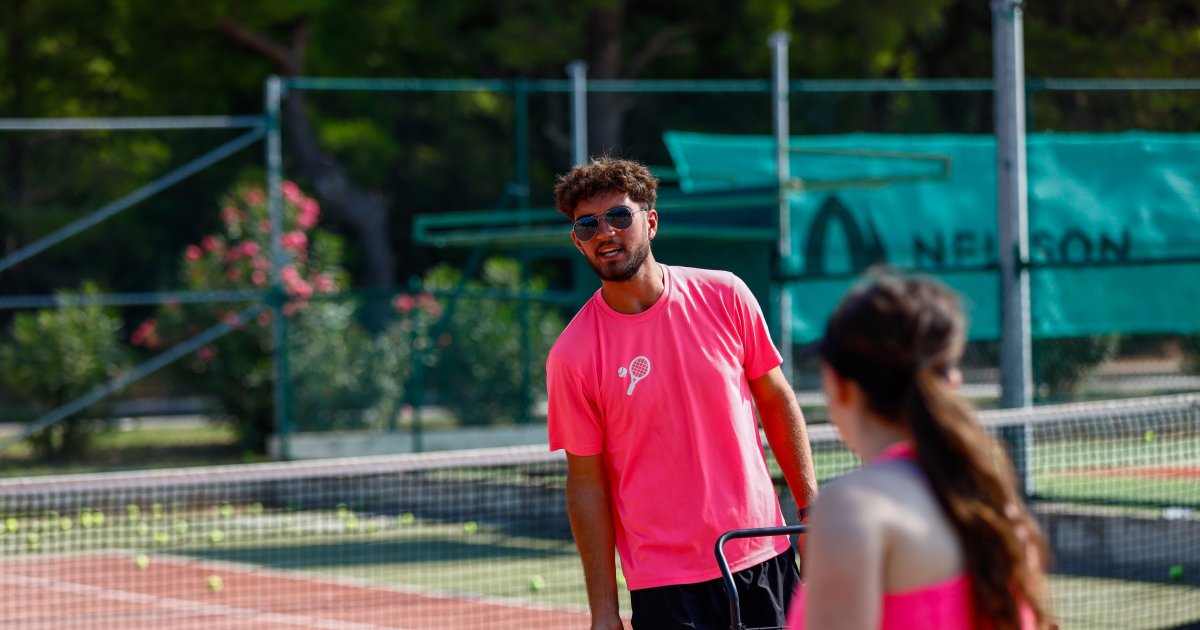 Tennis Coach - Level 1 - Summer 2026 - Neilson Holidays